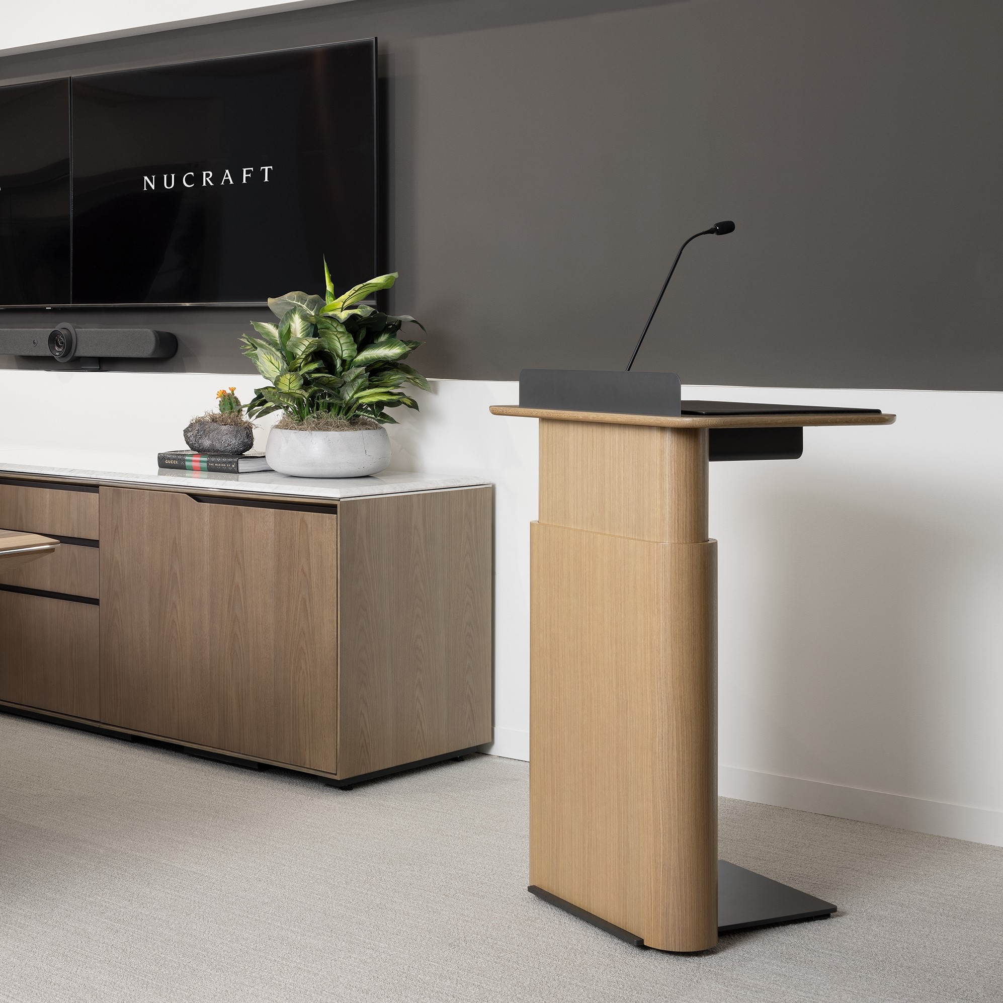 Summit Lectern – J.Ruiter